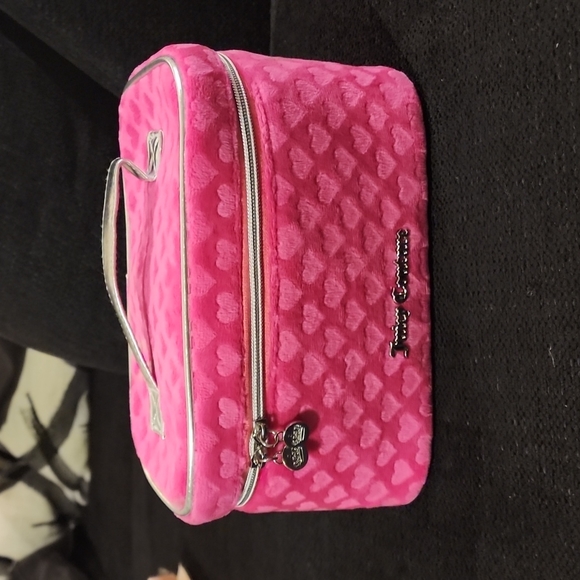 Juicy Couture | Bags | Juicy Couture Pink Velvet Heart Makeup Carrying ...